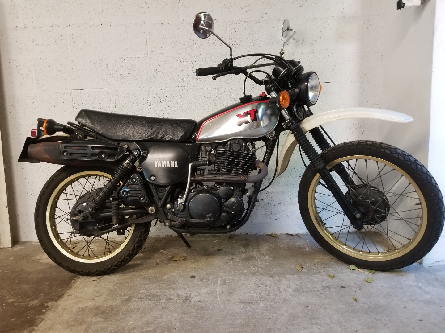 Moto depot : Motos d’occasion collection yamaha, XT 400 YAMAHA GRIS